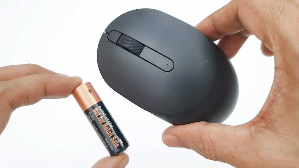 How To Change Battery In Dell Wireless Mouse Made Easy - Mouse RGB